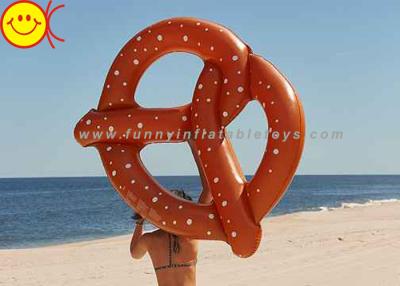 China Flotador inflable de la piscina del pretzel de los flotadores inflables del agua del partido para los adultos/los niños en venta