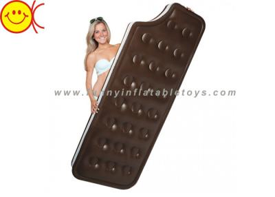 China La piscina inflable del chocolate del helado de los juegos gigantes del agua flota 2kg en venta