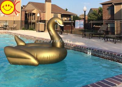 Chine Flotteur gonflable gonflable de cygne d'or blanc de flotteurs de piscine d'OEM 1.9M pour la piscine à vendre