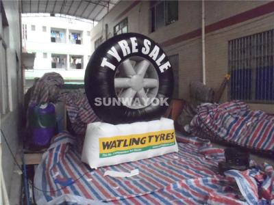 China Modelo inflável personalizado do pneumático do carro durável do PVC para o evento ou o partido à venda