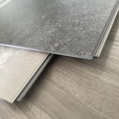 Cina Unilin Click System PVC Oak Vinyl SPC Flooring Tile per uso commerciale nei supermercati in vendita