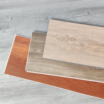 Cina 4 mm resistente all'usura Piastrelle di plastica di base SPC di lusso per pavimenti in legno di vinile in PVC impermeabile in vendita