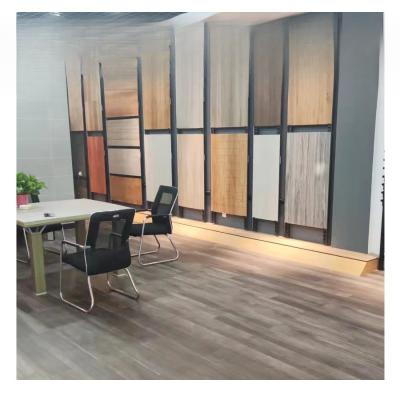 Cina 4mm 5mm impermeabile Luxury Vinyl SPC pavimenti Piastra clicca pavimenti per finitura liscia in vendita