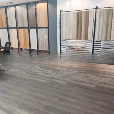 Cina Pavimenti in vinile SPC 5 mm con rivestimento compreso in vendita