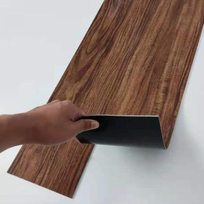 Cina Moderno design SPC pavimenti in vinile piastrelle autoadesive di grano di legno per una facile manutenzione in vendita