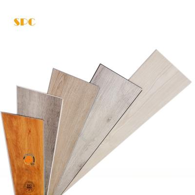 Cina SPC di lusso Hybrid Vinyl Wood Grain Flooring Plank con strato di usura di 0,5 mm e rivestimento UV in vendita