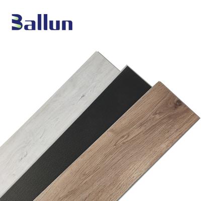 China Indoor 9'x48' tamanho de prancha textura de madeira preta 5mm LVP PVC SPC piso com IXPE almofada à venda