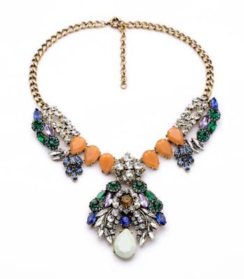 China la venta al por mayor exageró el collar del suéter del diseño, accesorios característicos de la ropa de moda en venta