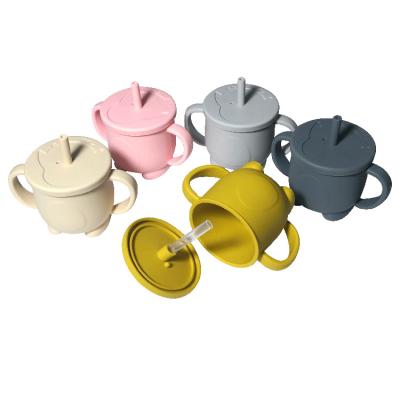 Cina silicone riutilizzabile Straw Cup With Handle dell'acqua potabile dei bambini 200ml in vendita