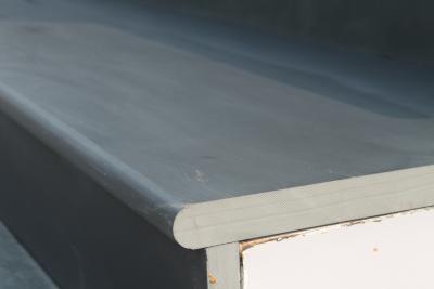 China La pizarra negra camina las escaleras con a medias alrededor o 1/4 Bullnose redondo en venta