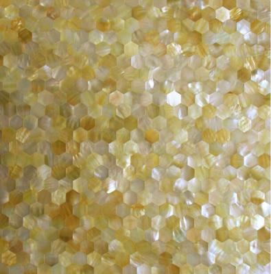 Chine Beau panneau fait main 25mm de décoration de Shell de papillon de jaune de panneau de mur de coquille de mer à vendre