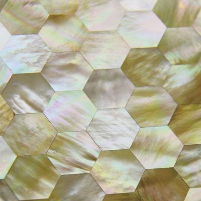 Chine Beau panneau fait main 25mm de décoration de Shell de papillon de jaune de panneau de mur de coquille de mer à vendre
