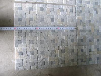 Chine L'ardoise en pierre naturelle de noir de mosaïque a mélangé la mosaïque jaune de la quartzite P014 pour la décoration de mur à vendre