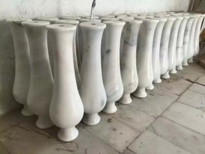 Chine Rails de marbre blancs de balustrades d'escalier de marbre de la Chine Carrare de balustrade de Guangxi de balustre de balcon à vendre