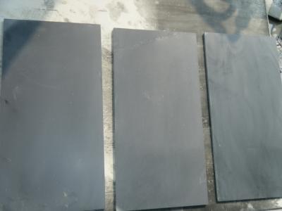 Chine Tuiles noires aiguisées d'ardoise d'ardoise de fenêtre de filons-couches de dalles noires noires d'ardoise à vendre