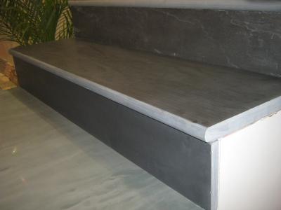 China La pizarra negra camina las escaleras con a medias alrededor o 1/4 Bullnose redondo en venta