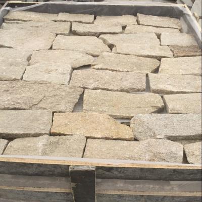 Chine Pierre de champ naturelle de Ledgestone de granit de placage en pierre aléatoire jaune de granit de sésame à vendre