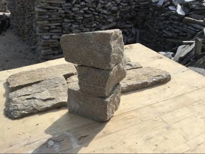 Chine Pierre de champ naturelle de Ledgestone de granit de placage en pierre aléatoire jaune de granit de sésame à vendre