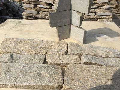 Chine Pierre de champ naturelle de Ledgestone de granit de placage en pierre aléatoire jaune de granit de sésame à vendre