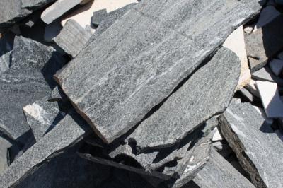 China Black Quartzite Random Flagstone,Irregular Flagstone,Flagstone Walkway,Crazy Stone for sale