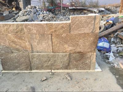 Chine Pierre angulaire de granit de soutènement de mur de revêtement de granit de mur en pierre naturel jaune de Backsplash à vendre
