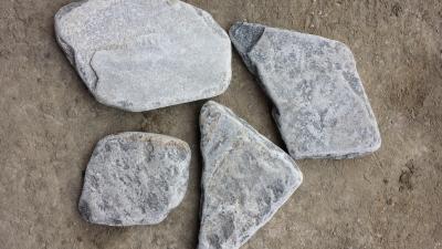 China Tumbled Blue Quartzite Random Flagstone Crazy Stone Irregular Flagstone Paving Stone for sale