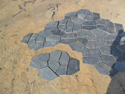 Chine Le patio naturel de dalle d'ardoise de dalle noire d'ardoise lapide le revêtement de mur de passage couvert de machines à paver de dalle à vendre