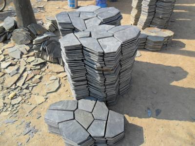 Chine Le patio naturel de dalle d'ardoise de dalle noire d'ardoise lapide le revêtement de mur de passage couvert de machines à paver de dalle à vendre