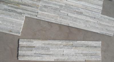 Chine Revêtement en pierre de visage d'huître vrai d'ardoise de cascade de forme de placage en pierre mince beige fendu de Ledgestone à vendre