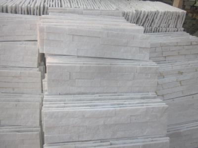 Chine Panneau naturel de la pierre Z de quartzite de neige de pierre de revêtement de quartzite de placage blanc superbe blanc de pierre à vendre