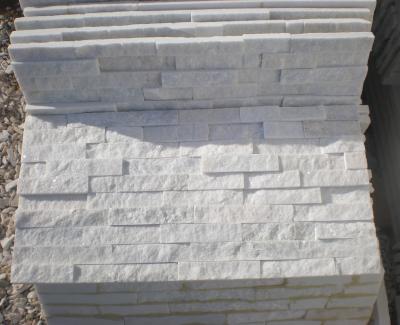 Chine Panneau naturel de la pierre Z de quartzite de neige de pierre de revêtement de quartzite de placage blanc superbe blanc de pierre à vendre