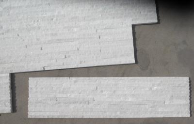 Chine Placage en pierre mince de quartzite de neige de forme blanche de cascade, quartzite blanche superbe Ledgestone, panneau en pierre à vendre