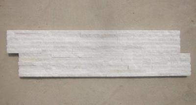 Chine Placage en pierre mince de quartzite de neige de forme blanche de cascade, quartzite blanche superbe Ledgestone, panneau en pierre à vendre