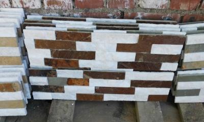 Chine La quartzite blanche/de rose jade a empilé la pierre, revêtement de pierre de la quartzite Z, panneau naturel de mur de soutènement à vendre