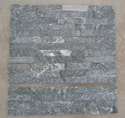 Chine Pierre gris-foncé de culture de granit, placage en pierre empilé d'intérieur, mur en pierre extérieur de revêtement à vendre