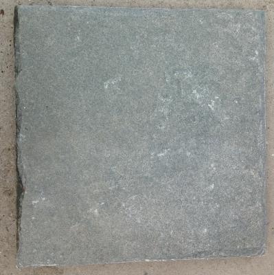 Chine Chapeaux gris de mur d'ardoise, pierre naturelle de dessus de mur, chapeaux de colonne, chapeaux de pilier, pierre grise supérieure de pilier à vendre