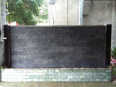 Chine Panneau de mur de forme de cascade d'onyx, pierre de marbre noire de mur de soutènement de cascade, panneau en pierre de marbre extérieur à vendre