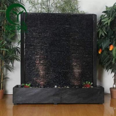 Chine Forme Ledgestone, panneau de mur de soutènement, pierre de culture de quartzite, mini pierre empilée de cascade de quartzite de diamant noir à vendre