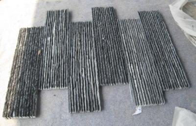 China Schwarzer Schiefer-Ministaplungsstein, aufgeteilter Gesichts-Schiefer entsteinen dünn Furnier-Blatt, schwarze Schiefer-Wasserfall-Form Ledgestone, Steinumhüllung zu verkaufen