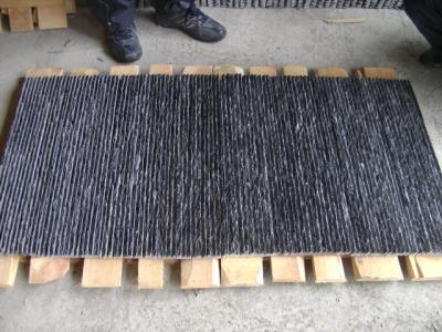 China Schwarzer Schiefer-Ministaplungsstein, aufgeteilter Gesichts-Schiefer entsteinen dünn Furnier-Blatt, schwarze Schiefer-Wasserfall-Form Ledgestone, Steinumhüllung zu verkaufen