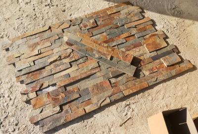 China Rostiger Schiefer Ledgestone, aufgeteilter Gesichts-Schiefer-dünnes Steinfurnier-blatt, Mehrfarbenschiefer-Zclad Staplungsstein, Steinumhüllung Chinas zu verkaufen