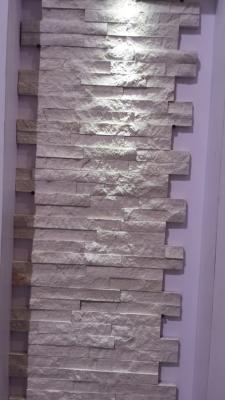 Chine Panneaux de pierre de marbre de la Chine Serpeggiante, pierre blanche de culture de Chenille, Ledgestone, revêtement en pierre de marbre blanc en bois à vendre