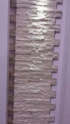 Chine Panneaux de pierre de marbre de la Chine Serpeggiante, pierre blanche de culture de Chenille, Ledgestone, revêtement en pierre de marbre blanc en bois à vendre