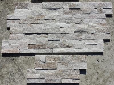 Chine Panneaux blancs comme le lait de pierre de quartzite, revêtement en pierre blanc en ivoire de Sclad 18x35cm, pierre empilée par blanc crème, placage en pierre blanc à vendre