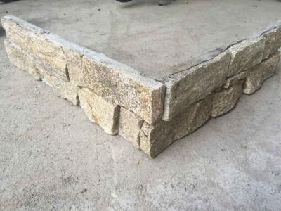 Chine Pierre empilée par granit jaune, panneaux de pierre de Zclad, pierre naturelle de culture de granit, Ledgestone fort, revêtement en pierre à vendre