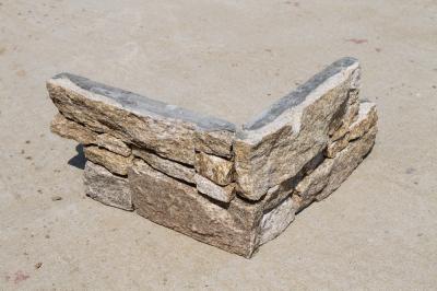 Chine Pierre empilée par granit jaune, panneaux de pierre de Zclad, pierre naturelle de culture de granit, Ledgestone fort, revêtement en pierre à vendre