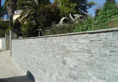 Chine Le revêtement vert de pierre d'ardoise a soutenu le ciment, Zclad a empilé les panneaux de mur en pierre et extérieurs, aménageant le placage en parc en pierre à vendre
