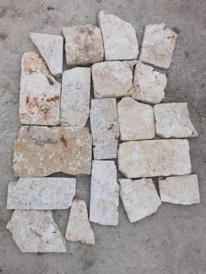 China Beige Limestone Random Flagstone for Wall, Loose Stone Wall Cladding, Limestone Split Wall Stone for sale