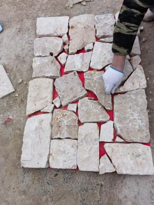 China Beige Limestone Random Flagstone for Wall, Loose Stone Wall Cladding, Limestone Split Wall Stone for sale