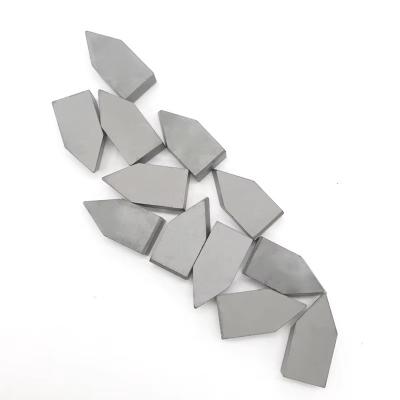 China Kundenspezifische, hochverschleißfeste, hartgelötete Wolframkarbid-Schneidplatten mit YG6 YG6X YG8 Legierung für die Werkzeugherstellung zu verkaufen